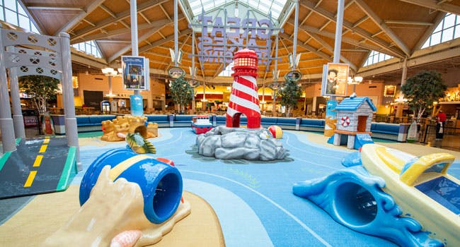 Great Lakes Crossing Outlets | Michigan's Largest Indoor Outlet Mall ...