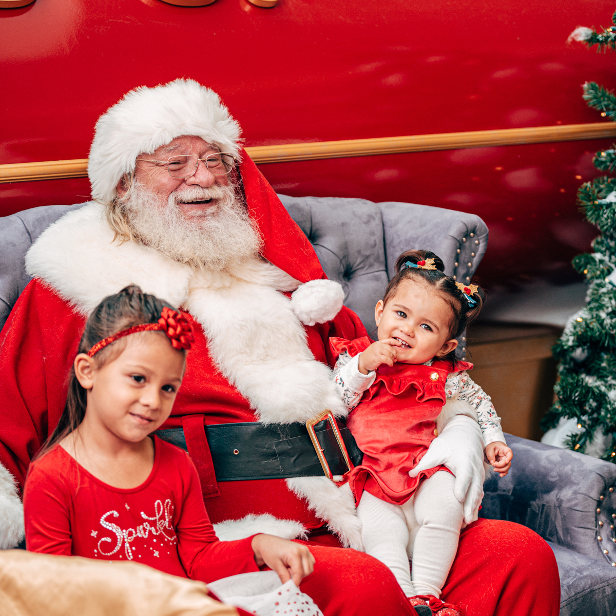 Great Lakes Crossing Outlets | Michigan's Largest Indoor Outlet Mall ...