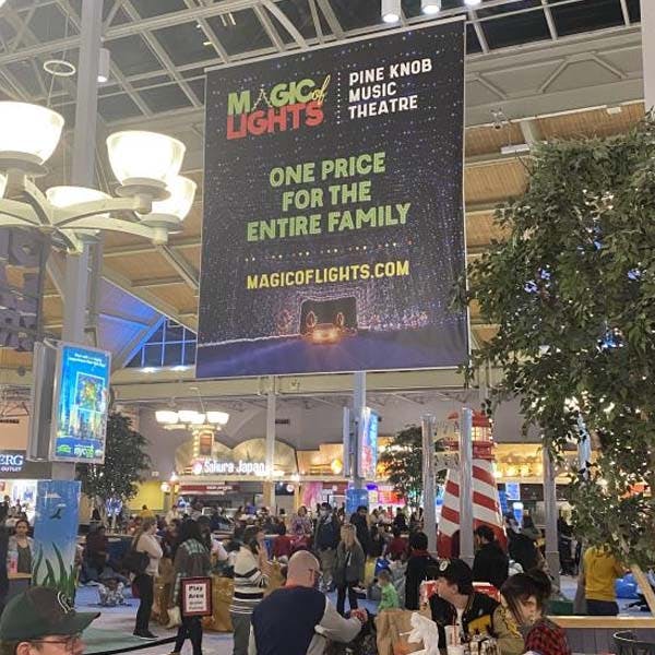 Great Lakes Crossing Outlets | Michigan's Largest Indoor Outlet Mall ...