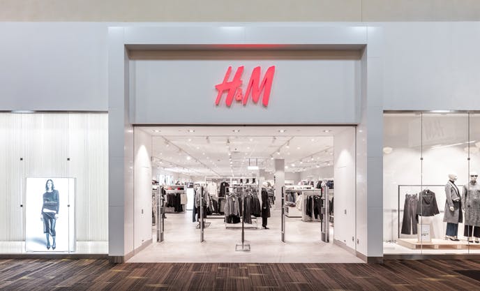 Great Lakes Crossing Outlets | Michigan's Largest Indoor Outlet Mall ...