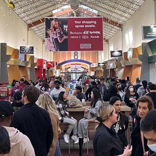 Great Lakes Crossing Outlets | Michigan's Largest Indoor Outlet Mall ...