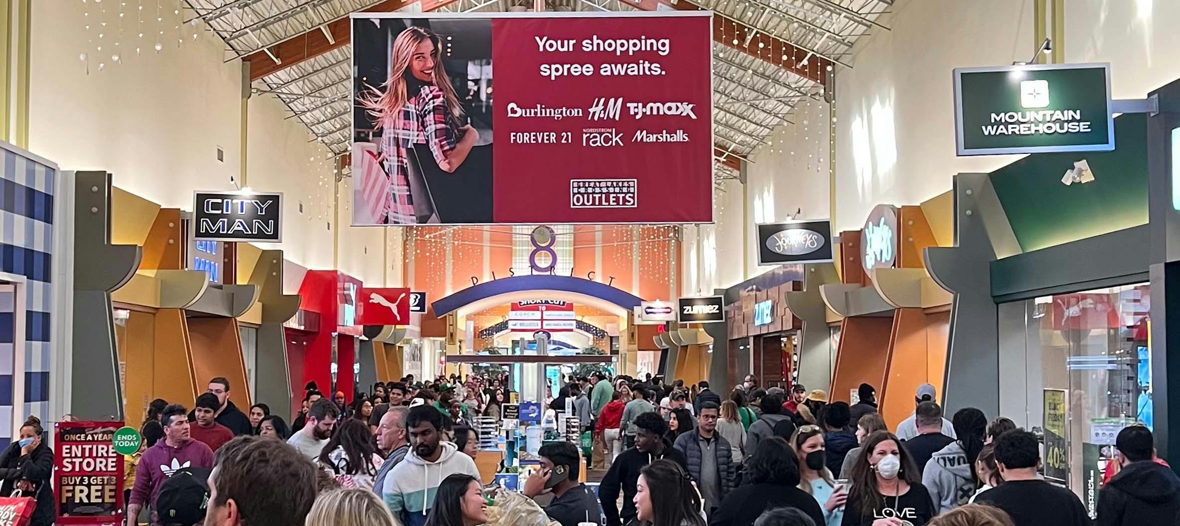 Great Lakes Crossing Outlets | Michigan's Largest Indoor Outlet Mall ...