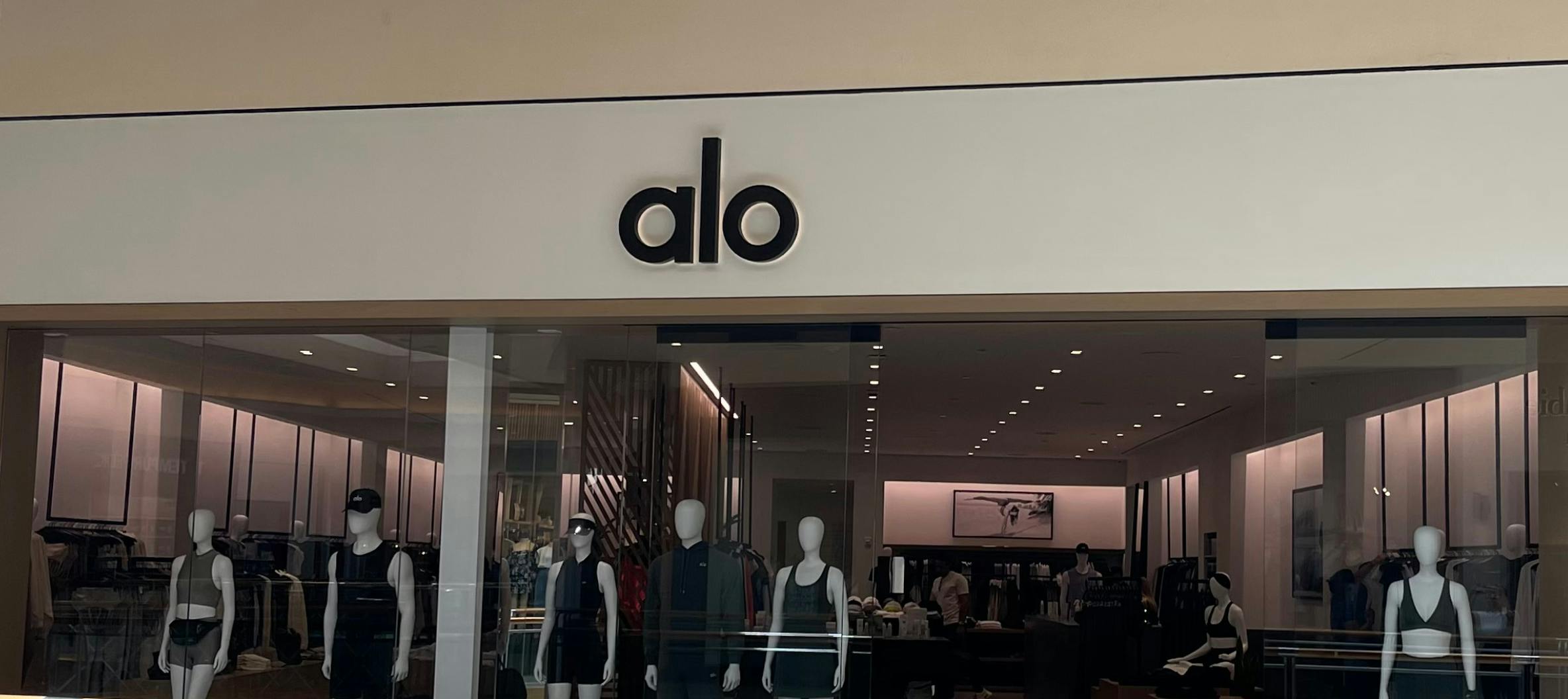 International Plaza and Bay Street | Premier Shopping and Dining in ...