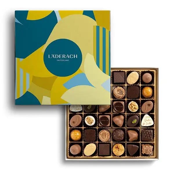 International Plaza and Bay Street | Premier Shopping and Dining in ...